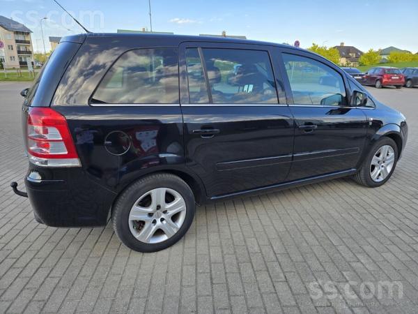 Black Opel Zafira 2010 in Riga, with an engine capacity of 1.70 L and mileage of 345 thousand km for 3000 €, photo 7 on AUTOMOTO.COM.LV