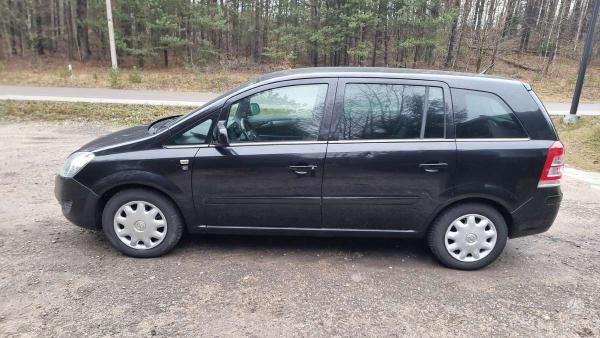 Black Opel Zafira 2010 in Vilnius, with an engine capacity of 1.80 L and mileage of 160 thousand km for 2550 €, photo 4 on AUTOMOTO.COM.LV