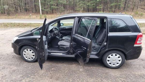 Black Opel Zafira 2010 in Vilnius, with an engine capacity of 1.80 L and mileage of 160 thousand km for 2550 €, photo 5 on AUTOMOTO.COM.LV