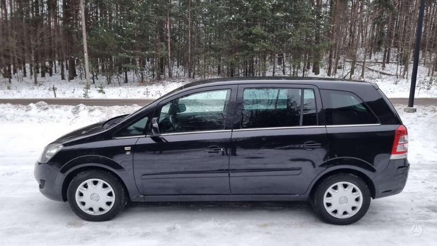 Black Opel Zafira 2010 in Vilnius, with an engine capacity of 1.80 L and mileage of 160 thousand km for 2600 €, photo 4 on AUTOMOTO.COM.LV