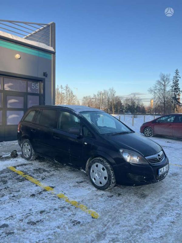 Black Opel Zafira 2010 in Vilnius, with an engine capacity of 1.70 L and mileage of 241 thousand km for 3200 €, photo 3 on AUTOMOTO.COM.LV