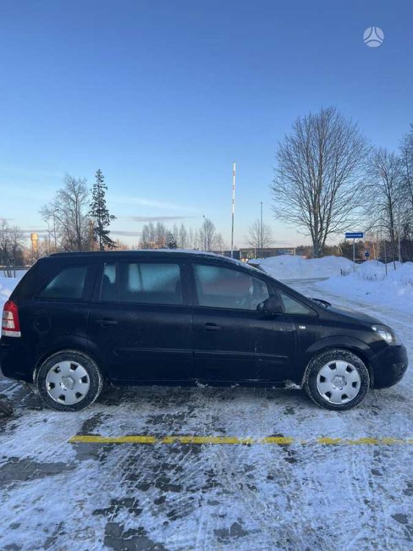 Black Opel Zafira 2010 in Vilnius, with an engine capacity of 1.70 L and mileage of 241 thousand km for 3200 €, photo 4 on AUTOMOTO.COM.LV