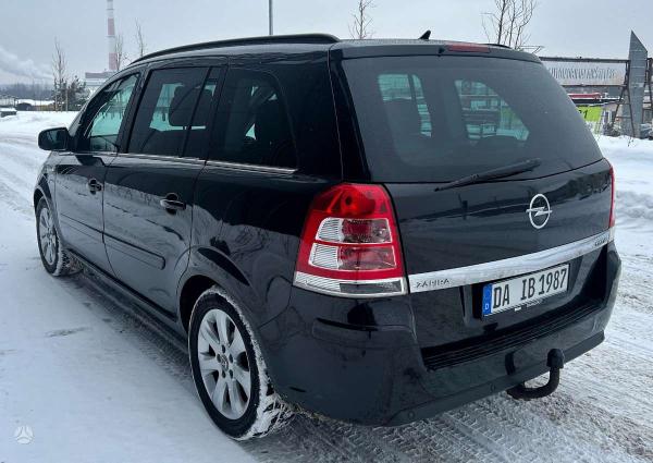 Melns Opel Zafira 2010 Viļņa, ar dzinēja tilpumu 1.70 L un nobraukumu 209 tūkst. km par 3400 €, foto 4 vietnē AUTOMOTO.COM.LV