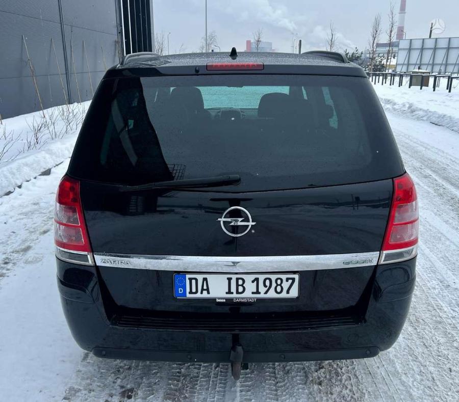 Black Opel Zafira 2010 in Vilnius, with an engine capacity of 1.70 L and mileage of 209 thousand km for 3400 €, photo 6 on AUTOMOTO.COM.LV