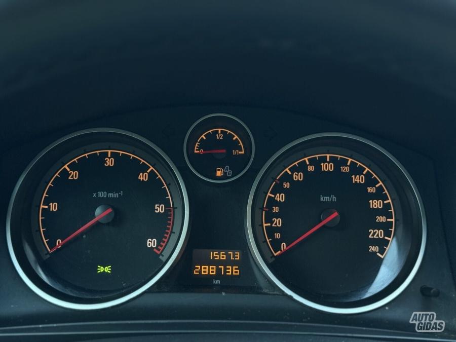 Black Opel Zafira 2010 in Vilnius, with an engine capacity of 1.90 L and mileage of 289 thousand km for 1850 €, photo 9 on AUTOMOTO.COM.LV