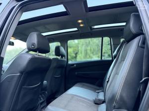 Black Opel Zafira 2010 in Vilnius, with an engine capacity of 1.90 L and mileage of 289 thousand km for 1850 €, photo 12 on AUTOMOTO.COM.LV