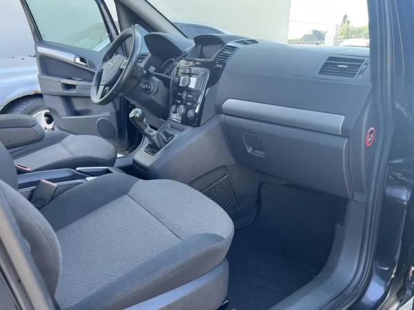 Black Opel Zafira 2010 in Jekabpils, with an engine capacity of 1.70 L and mileage of 347 thousand km for 3400 €, photo 10 on AUTOMOTO.COM.LV