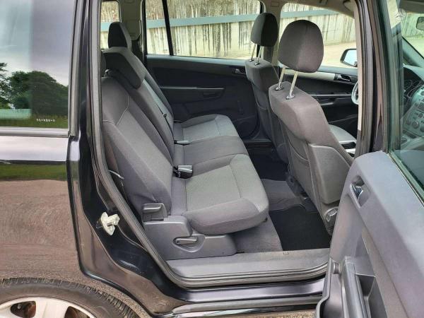 Black Opel Zafira 2010 in Alytus, with an engine capacity of 1.69 L and mileage of 240 thousand km for 2990 €, photo 10 on AUTOMOTO.COM.LV