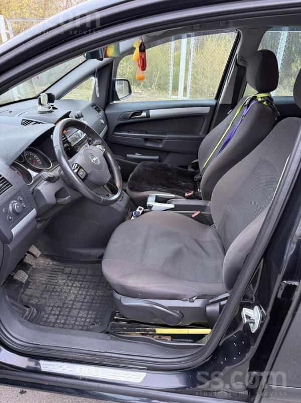Melns Opel Zafira 2010 Daugavpils, ar dzinēja tilpumu 1.90 L un nobraukumu 193 tūkst. km par 3500 €, foto 6 vietnē AUTOMOTO.COM.LV