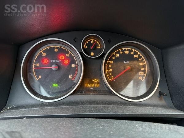 Melns Opel Zafira 2010 Daugavpils, ar dzinēja tilpumu 1.90 L un nobraukumu 193 tūkst. km par 3500 €, foto 9 vietnē AUTOMOTO.COM.LV