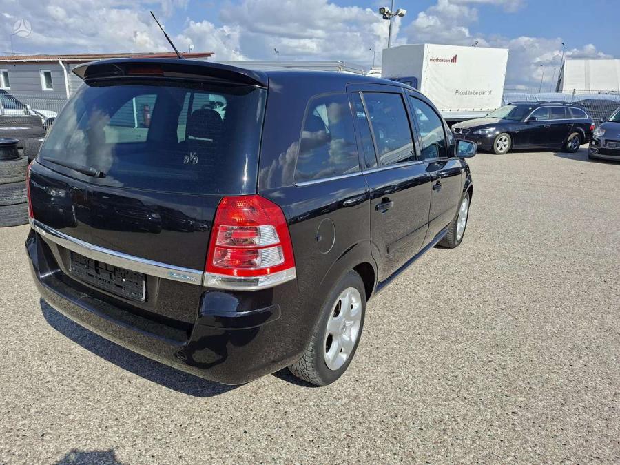Black Opel Zafira 2010 in Marijampole, with an engine capacity of 1.60 L and mileage of 234 thousand km for 2200 €, photo 4 on AUTOMOTO.COM.LV