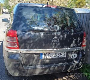 Melns Opel Zafira 2010 Rīga, ar dzinēja tilpumu 1.70 L un nobraukumu 266 tūkst. km par 2200 €, foto 3 vietnē AUTOMOTO.COM.LV