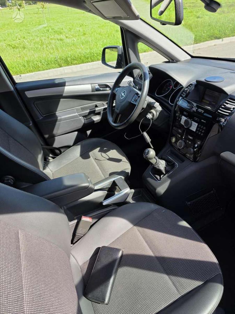 Melns Opel Zafira 2010 Vilkaviškis, ar dzinēja tilpumu 1.91 L un nobraukumu 215 tūkst. km par 3100 €, foto 11 vietnē AUTOMOTO.COM.LV