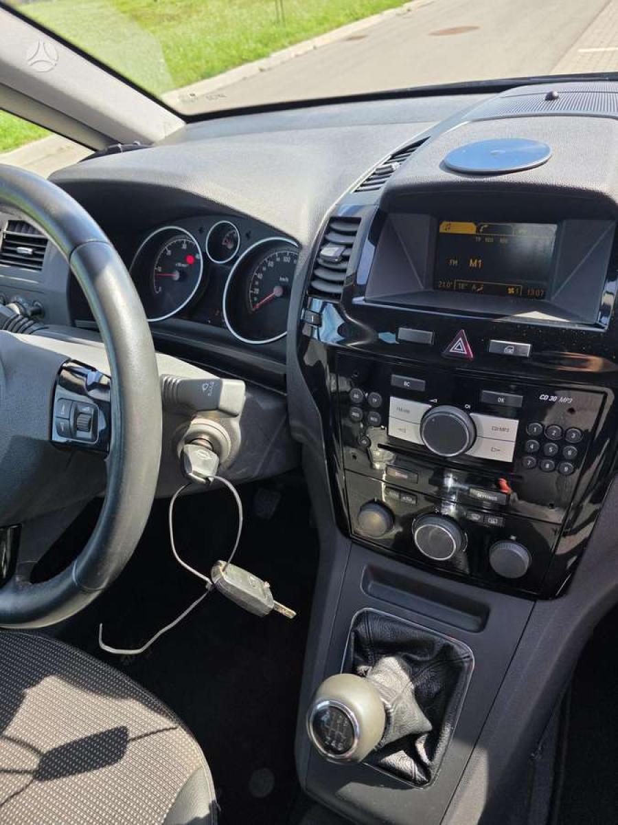 Melns Opel Zafira 2010 Vilkaviškis, ar dzinēja tilpumu 1.91 L un nobraukumu 215 tūkst. km par 3100 €, foto 12 vietnē AUTOMOTO.COM.LV