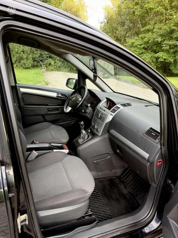 Melns Opel Zafira 2010 Viļņa, ar dzinēja tilpumu 1.90 L un nobraukumu 276 tūkst. km par 2000 €, foto 9 vietnē AUTOMOTO.COM.LV