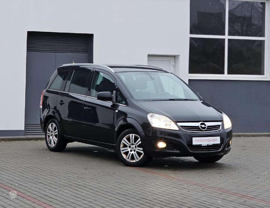 Black Opel Zafira 2011 in Vilnius, with an engine capacity of 1.80 L and mileage of 259 thousand km for 3490 €, photo 1 on AUTOMOTO.COM.LV