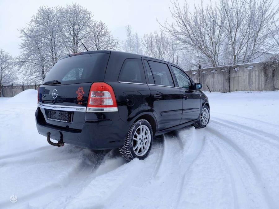 Black Opel Zafira 2011 in Marijampole, with an engine capacity of 1.69 L and mileage of 238 thousand km for 3250 €, photo 2 on AUTOMOTO.COM.LV