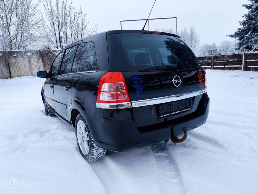 Black Opel Zafira 2011 in Marijampole, with an engine capacity of 1.69 L and mileage of 238 thousand km for 3250 €, photo 3 on AUTOMOTO.COM.LV