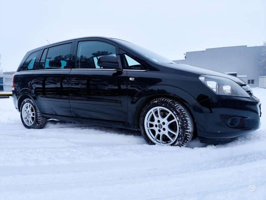 Black Opel Zafira 2011 in Marijampole, with an engine capacity of 1.69 L and mileage of 238 thousand km for 3250 €, photo 4 on AUTOMOTO.COM.LV