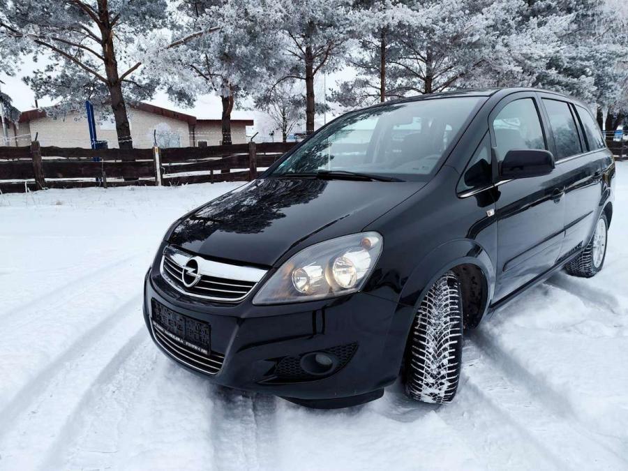 Black Opel Zafira 2011 in Marijampole, with an engine capacity of 1.69 L and mileage of 238 thousand km for 3250 €, photo 14 on AUTOMOTO.COM.LV