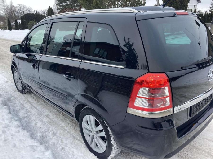 Melns Opel Zafira 2011 Kauņa, ar dzinēja tilpumu 1.69 L un nobraukumu 195 tūkst. km par 2900 €, foto 3 vietnē AUTOMOTO.COM.LV