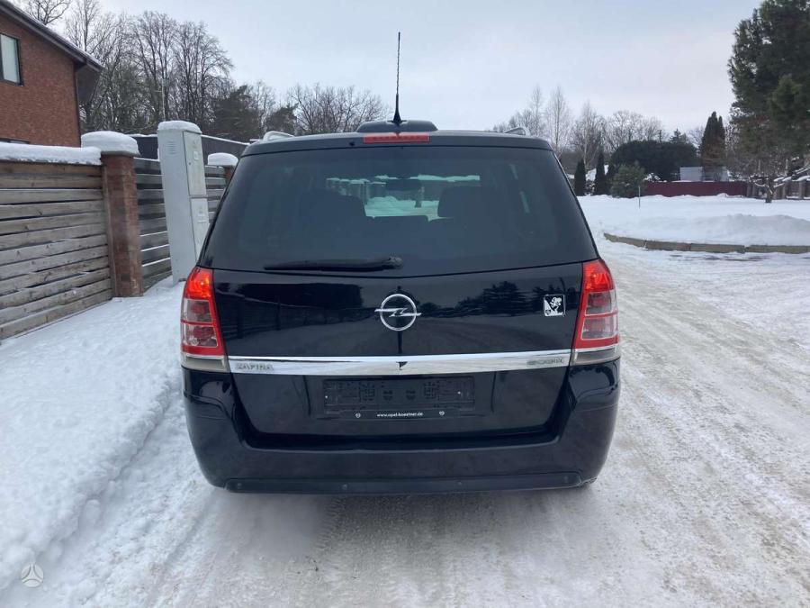 Melns Opel Zafira 2011 Kauņa, ar dzinēja tilpumu 1.69 L un nobraukumu 195 tūkst. km par 2900 €, foto 5 vietnē AUTOMOTO.COM.LV
