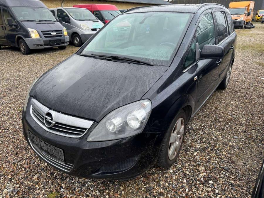 Black Opel Zafira 2011 in Ukmerge, with an engine capacity of 1.80 L and mileage of 330 thousand km for 1800 €, photo 1 on AUTOMOTO.COM.LV