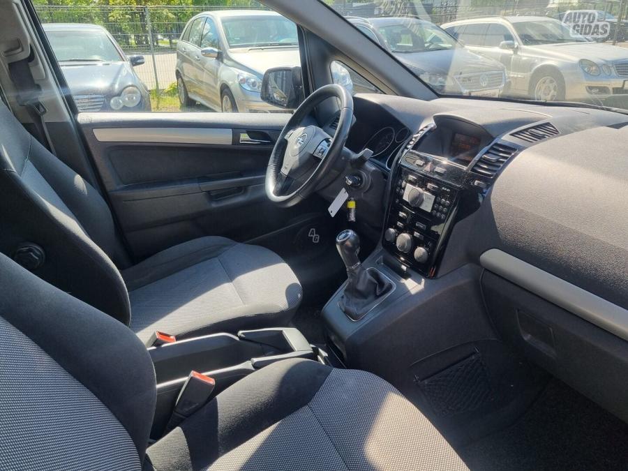 Melns Opel Zafira 2011 Kauņa, ar dzinēja tilpumu 1.70 L un nobraukumu 262 tūkst. km par 2650 €, foto 6 vietnē AUTOMOTO.COM.LV