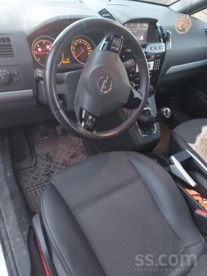 Melns Opel Zafira 2011 Tukums, ar dzinēja tilpumu 1.70 L un nobraukumu 256 tūkst. km par 3400 €, foto 6 vietnē AUTOMOTO.COM.LV