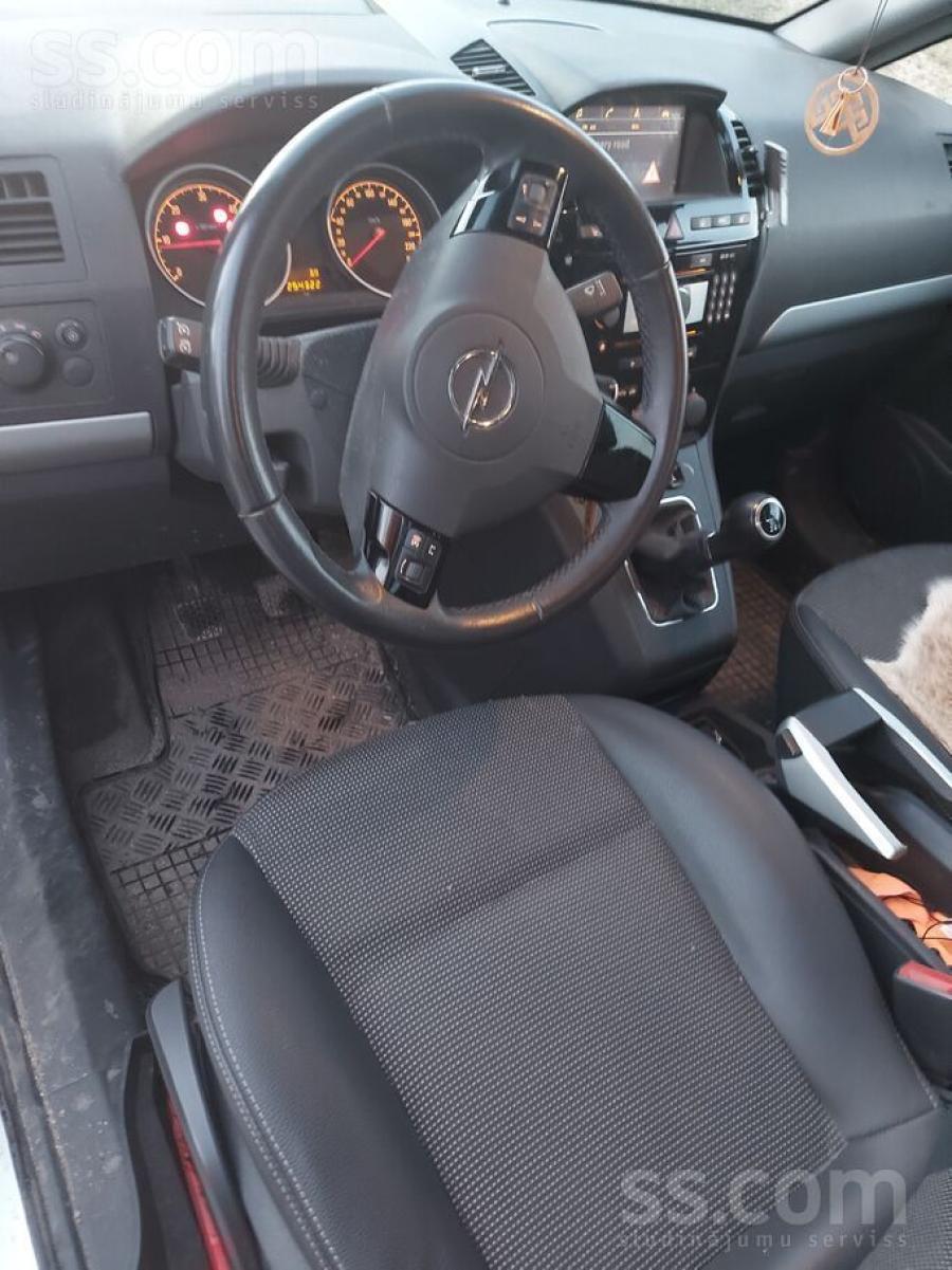 Melns Opel Zafira 2011 Tukums, ar dzinēja tilpumu 1.70 L un nobraukumu 256 tūkst. km par 3400 €, foto 6 vietnē AUTOMOTO.COM.LV
