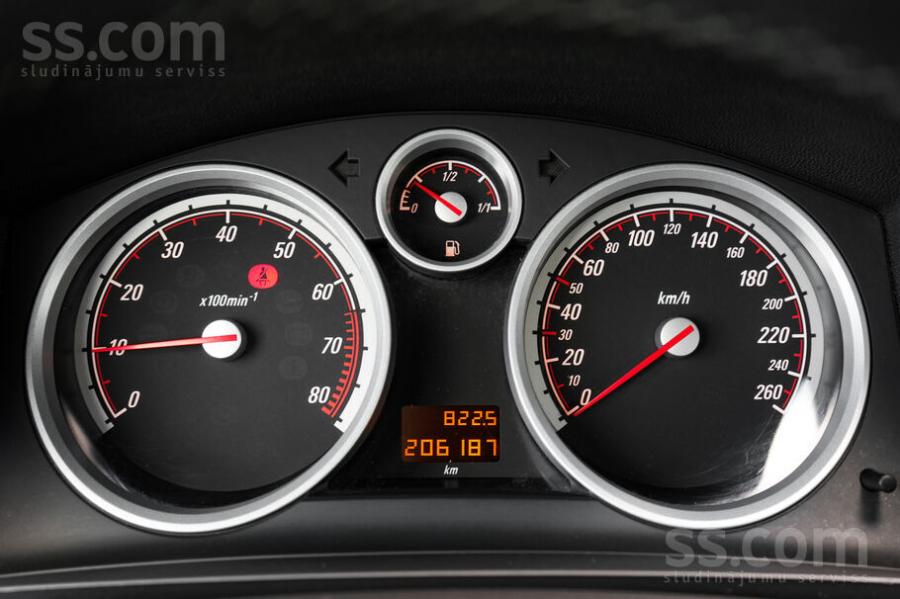 Melns Opel Zafira 2011 Ogre, ar dzinēja tilpumu 1.80 L un nobraukumu 207 tūkst. km par 4900 €, foto 13 vietnē AUTOMOTO.COM.LV