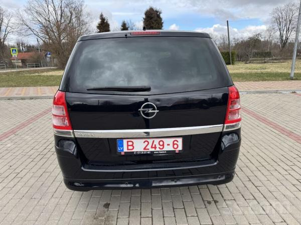 Melns Opel Zafira 2011 Ogre, ar dzinēja tilpumu 1.80 L un nobraukumu 200 tūkst. km par 4570 €, foto 6 vietnē AUTOMOTO.COM.LV