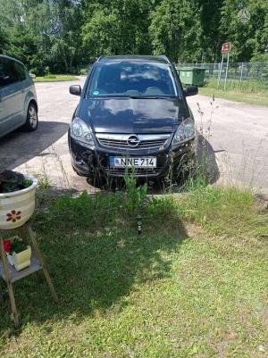 Melns Opel Zafira 2011 Švenčionys, ar dzinēja tilpumu 1.80 L un nobraukumu 288 tūkst. km par 2950 €, foto  vietnē AUTOMOTO.COM.LV