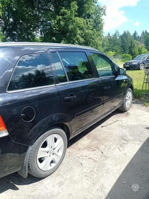 Melns Opel Zafira 2011 Švenčionys, ar dzinēja tilpumu 1.80 L un nobraukumu 288 tūkst. km par 2950 €, foto 3 vietnē AUTOMOTO.COM.LV