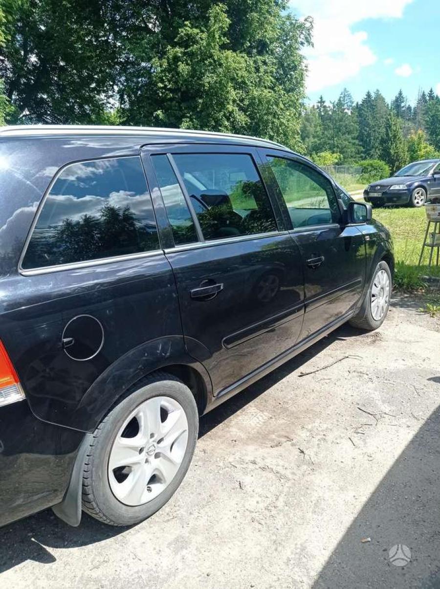 Melns Opel Zafira 2011 Švenčionys, ar dzinēja tilpumu 1.80 L un nobraukumu 288 tūkst. km par 2950 €, foto 3 vietnē AUTOMOTO.COM.LV
