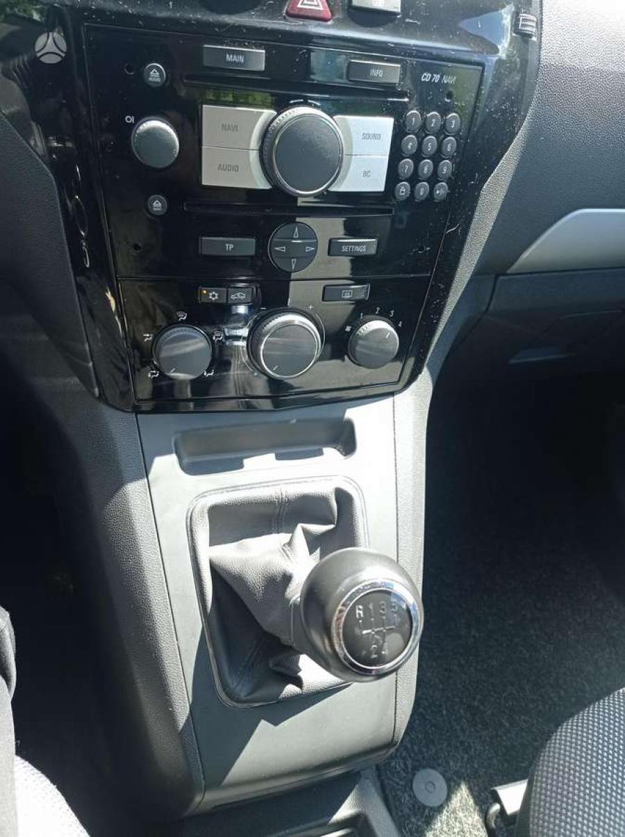 Melns Opel Zafira 2011 Švenčionys, ar dzinēja tilpumu 1.80 L un nobraukumu 288 tūkst. km par 2950 €, foto 7 vietnē AUTOMOTO.COM.LV