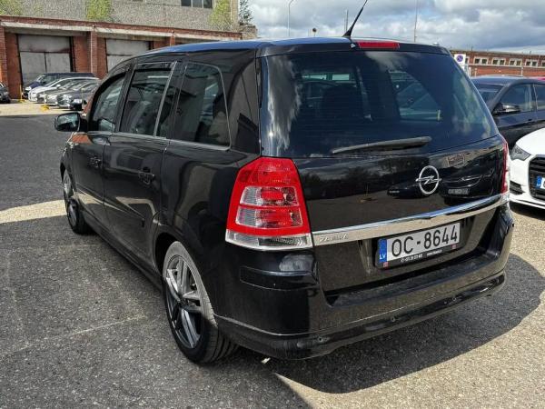 Black Opel Zafira 2011 in Daugavpils, with an engine capacity of 1.80 L and mileage of 204 thousand km for 4000 €, photo 4 on AUTOMOTO.COM.LV