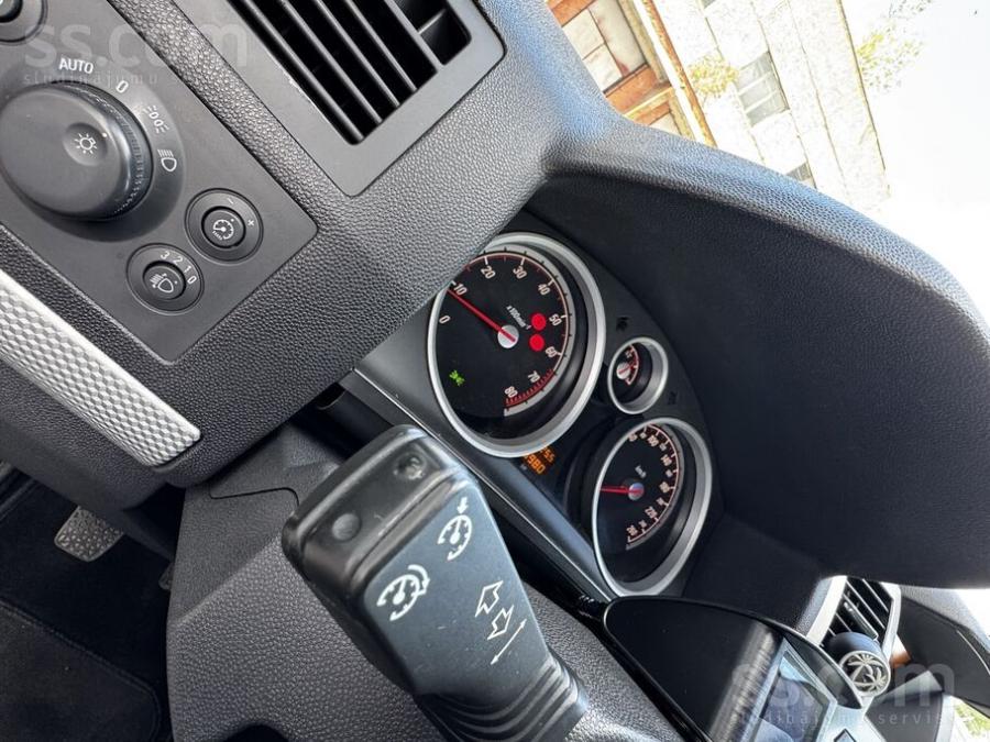 Melns Opel Zafira 2011 Daugavpils, ar dzinēja tilpumu 1.80 L un nobraukumu 0 tūkst. km par 4000 €, foto 21 vietnē AUTOMOTO.COM.LV