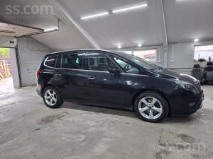 Melns Opel Zafira 2012 Jēkabpils, ar dzinēja tilpumu 2.00 L un nobraukumu 328 tūkst. km par 4500 €, foto 3 vietnē AUTOMOTO.COM.LV