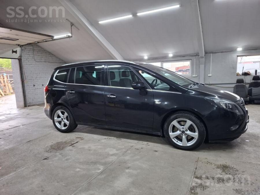 Melns Opel Zafira 2012 Jēkabpils, ar dzinēja tilpumu 2.00 L un nobraukumu 328 tūkst. km par 4500 €, foto 3 vietnē AUTOMOTO.COM.LV