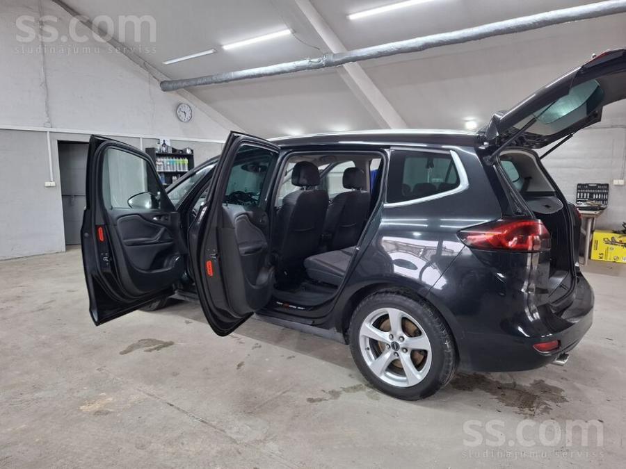 Melns Opel Zafira 2012 Jēkabpils, ar dzinēja tilpumu 2.00 L un nobraukumu 328 tūkst. km par 4500 €, foto 8 vietnē AUTOMOTO.COM.LV