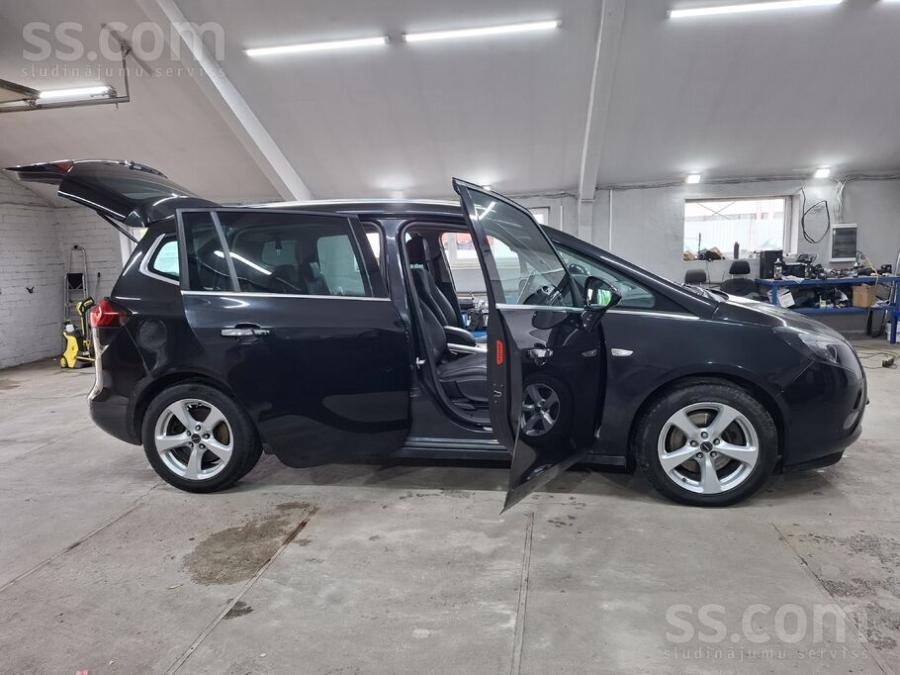 Melns Opel Zafira 2012 Jēkabpils, ar dzinēja tilpumu 2.00 L un nobraukumu 328 tūkst. km par 4500 €, foto 11 vietnē AUTOMOTO.COM.LV