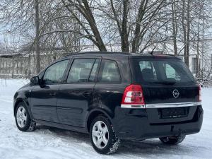 Black Opel Zafira 2012 in Siauliai, with an engine capacity of 1.70 L and mileage of 273 thousand km for 2700 €, photo 4 on AUTOMOTO.COM.LV