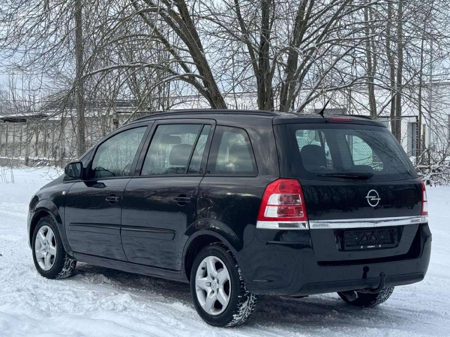 Black Opel Zafira 2012 in Siauliai, with an engine capacity of 1.70 L and mileage of 273 thousand km for 2700 €, photo 4 on AUTOMOTO.COM.LV