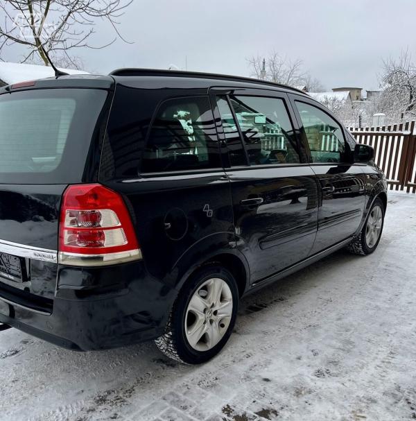 Black Opel Zafira 2012 in Kaunas, with an engine capacity of 1.70 L and mileage of 238 thousand km for 3500 €, photo 6 on AUTOMOTO.COM.LV