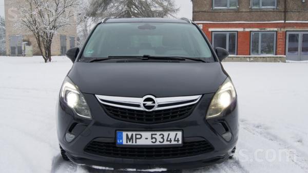 Black Opel Zafira 2012 in Jekabpils, with an engine capacity of 2.00 L and mileage of 329 thousand km for 5200 €, photo 2 on AUTOMOTO.COM.LV
