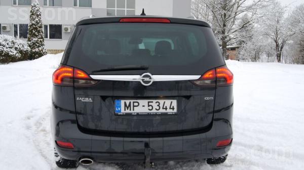 Black Opel Zafira 2012 in Jekabpils, with an engine capacity of 2.00 L and mileage of 329 thousand km for 5200 €, photo 6 on AUTOMOTO.COM.LV