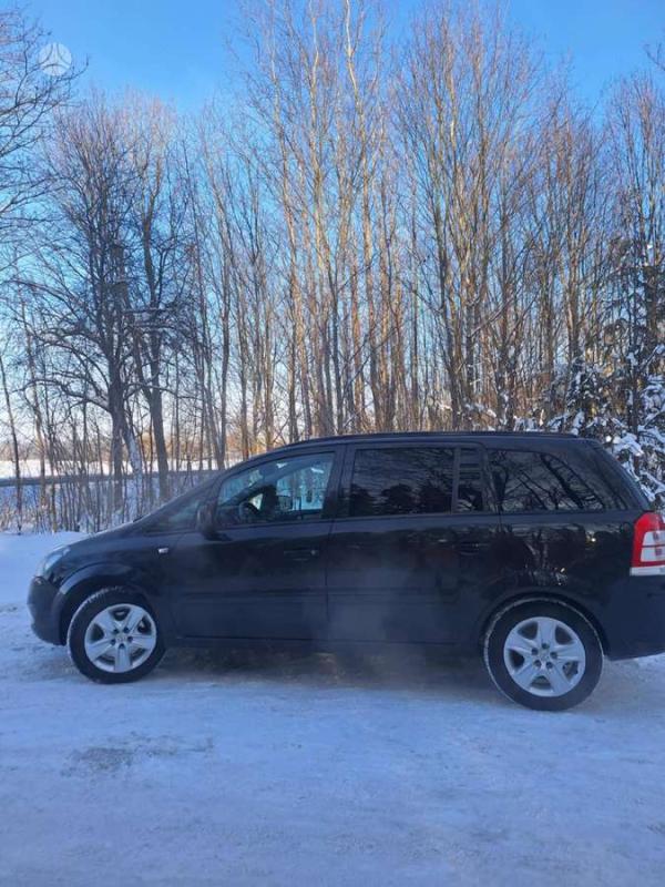 Black Opel Zafira 2012 in Sirvintos, with an engine capacity of 1.69 L and mileage of 237 thousand km for 3950 €, photo 1 on AUTOMOTO.COM.LV
