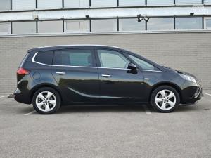 Black Opel Zafira 2012 in Vilnius, with an engine capacity of 2.00 L and mileage of 291 thousand km for 5300 €, photo 5 on AUTOMOTO.COM.LV