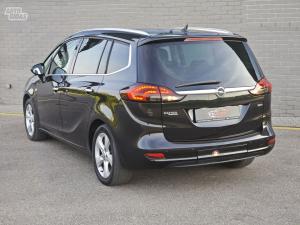 Black Opel Zafira 2012 in Vilnius, with an engine capacity of 2.00 L and mileage of 291 thousand km for 5300 €, photo 9 on AUTOMOTO.COM.LV